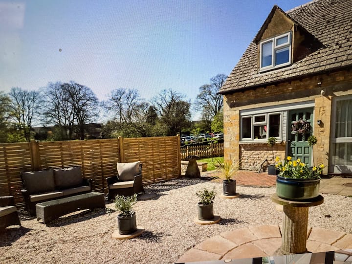 Stow On The Wold 2 Bedroom 3 Bed Cottage Parking - Stow-on-the-Wold
