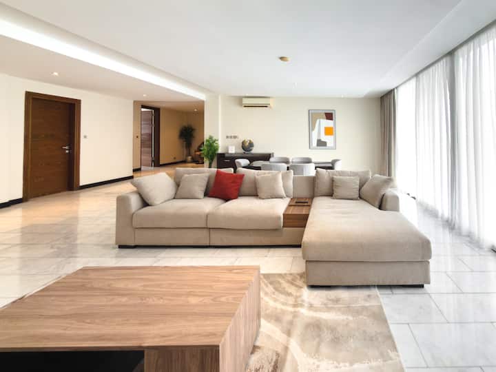 Airport Luxury Penthouse | Pool/gym | Fast Wi-fi | - Ghana
