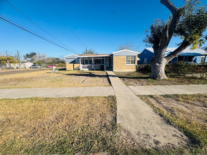 Spacious Home In Harlingen, Tx - Harlingen, TX