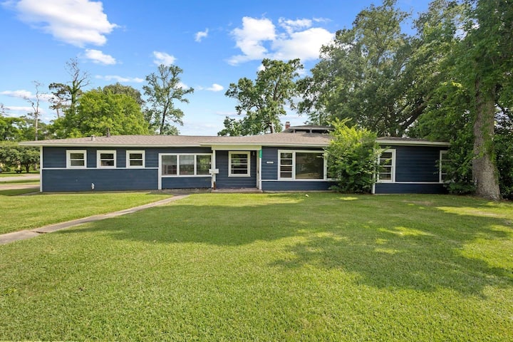 Beaumont Oasis. Gorgeous House. Spacious Furniahed - Beaumont, TX