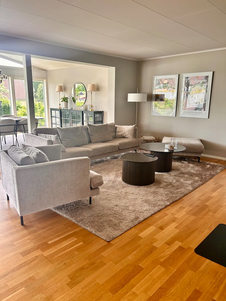 Villa, Ett Stenkast Från Varamon - Motala