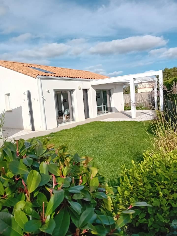 Maison Au Calme, Idéale Pour Un Séjour En Famille! - Givrand