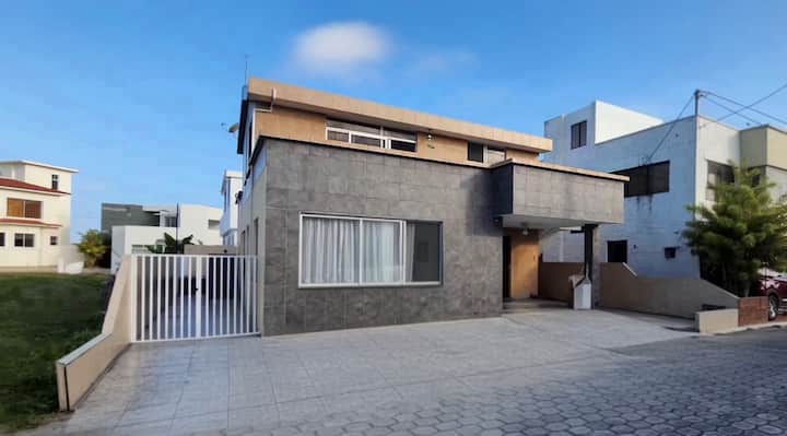 Acogedora Casa En La Playa - Atacames