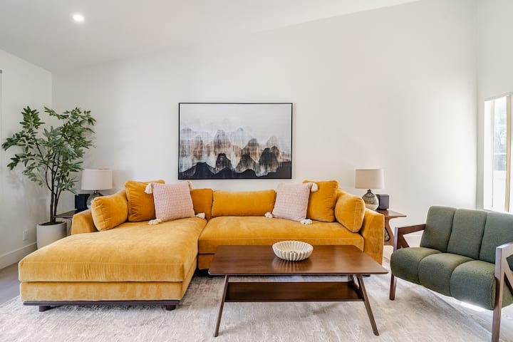 Desert Ember | Upstairs Unit In Gated Country Club - Palm Desert, CA