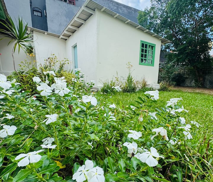 Linda Casa Florada No Centrinho Da Lagoa - Florianópolis