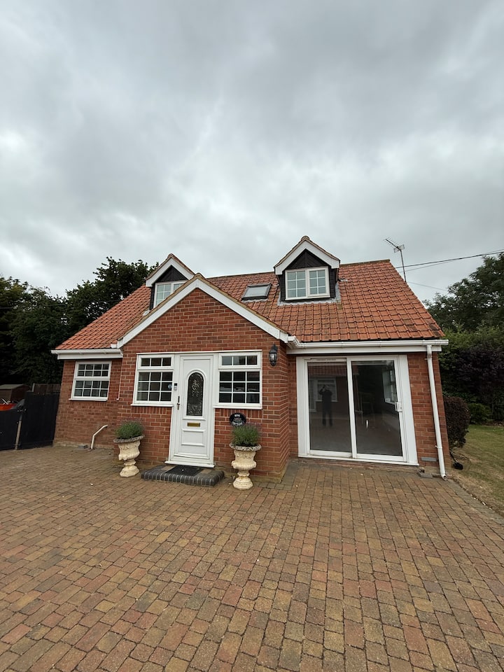 Charming Countryside Cottage Near Colchester Zoo - West Mersea