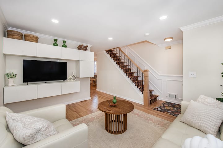 Modern House W/ Private Parking | 25 Min To Nyc - Newark, NJ