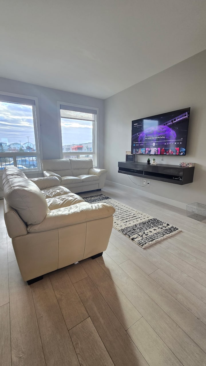 Modern 3br Townhouse – Comfort & Convenience - 萊斯布里奇