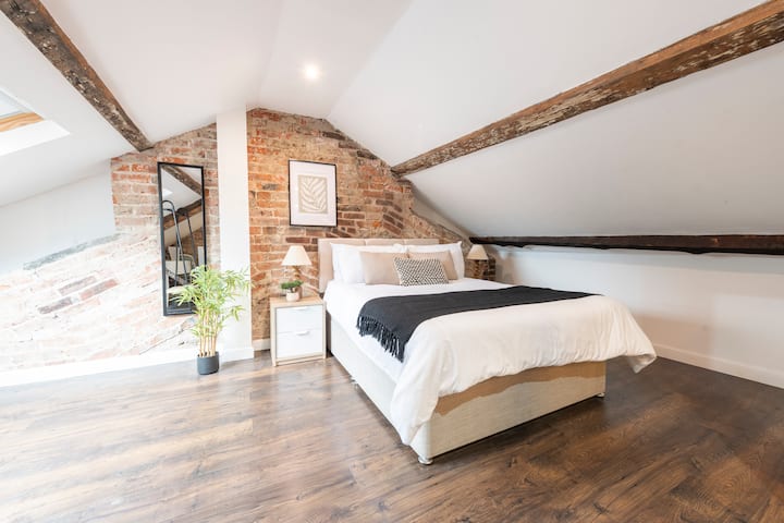 Modern 2-bed + Sofa | Walk To Uni & Lgi - Tropical World