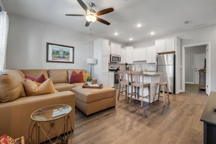 Downtown Condo | 10 Min To Fsu Stadium & Campus - Tallahassee, FL