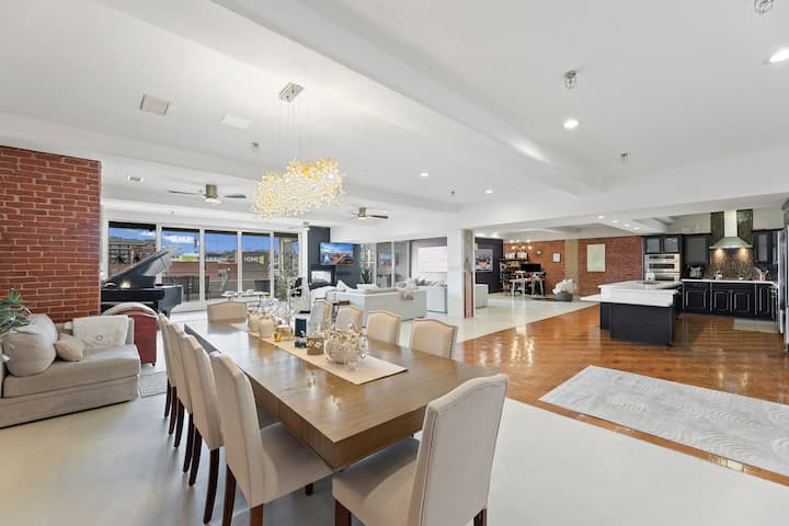 Crossroads Penthouse - Kansas City Zoo, Kansas City