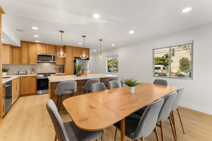 Beach Vibes Retreat In Downtown Huntington Beach - Huntington Beach, CA