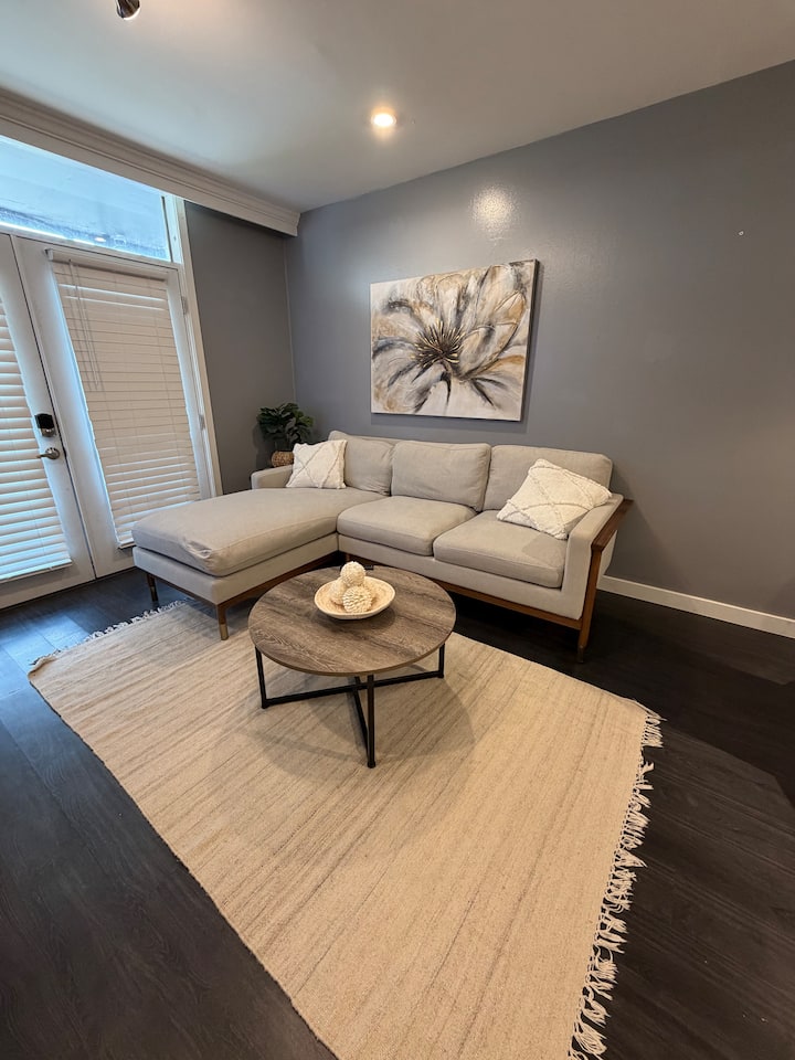 Affordable 2br In Heart Of Galleria Gated Parking - Houston, TX