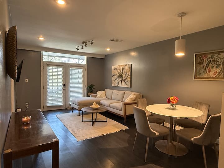Affordable 2br In Heart Of Galleria Gated Parking - Houston, TX