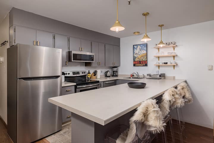 Ski-in Studio | Queen Murphy Bed | Walk To Lift - Anchorage, AK