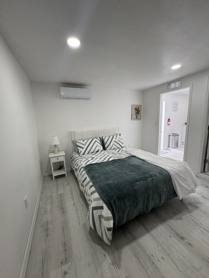 Sunshine Stay Guesthouse - Holiday, FL