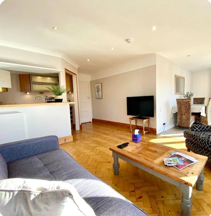 Jersey Holiday Home
Close To La Moye Golf Club - Jersey