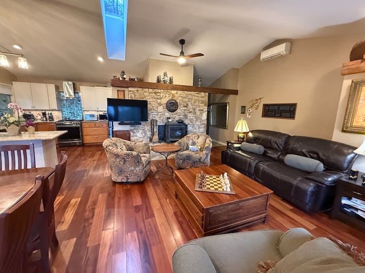 Enchanted Paradise Privacy, 2 Acres And Hot Tub - Maggie Valley, NC