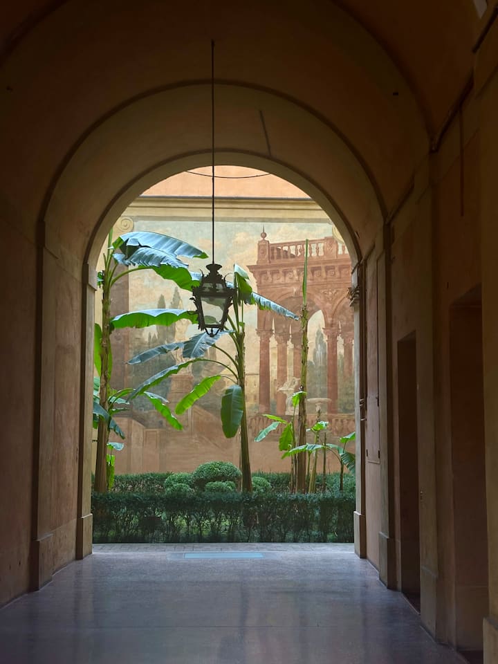 Historic Center: Santo Stefano & Two Towers - Bologna