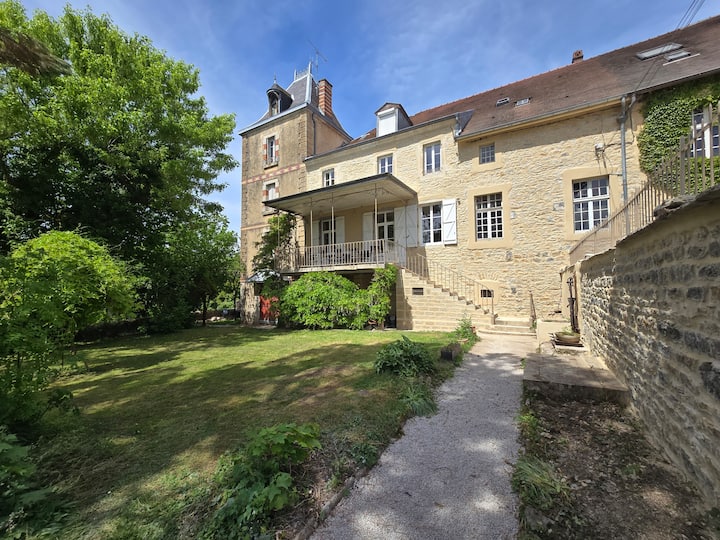 La Tour Du Château De Feschaux - Baume-les-Messieurs