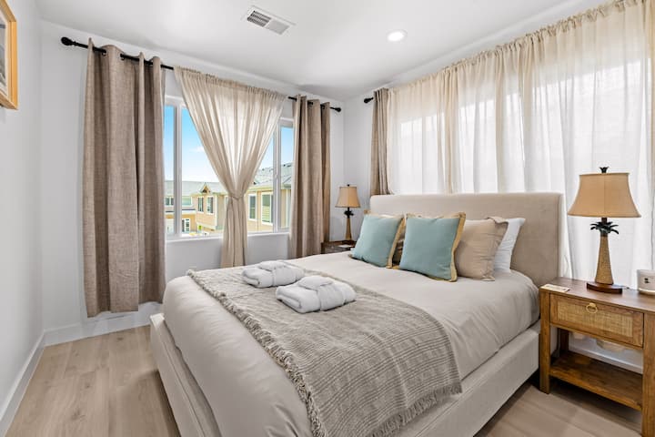 2 Condos Btwn Monterey And Santa Cruz For 18! - Watsonville, CA