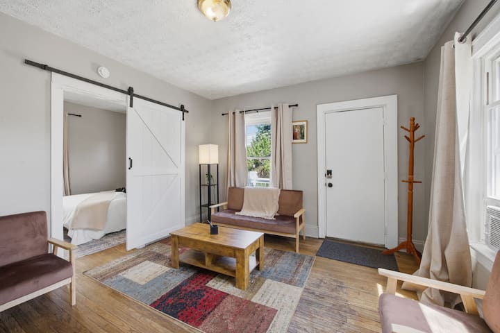 Bright Tremont 2br | Near Downtown Cle & Clinic - Cleveland, OH