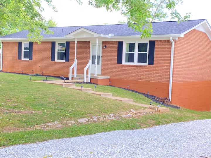 Columbia Simple Stay - Near Shopping + Restaurants - Columbia, TN