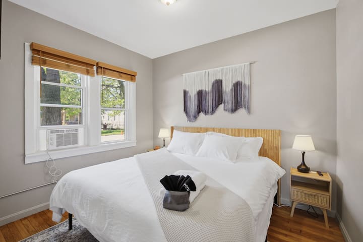 3 Private Apts In Tremont | Perfect For Groups - Cleveland, OH