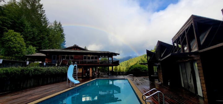 Epic Mountain Getaway + Pool + Sleeps 14 - Westport-Union Landing State Beach, CA