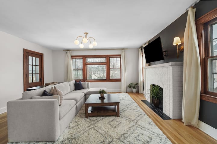 Spacious Designers Apartment - Binghamton, NY