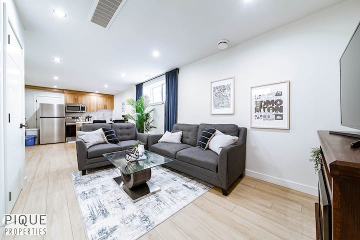 *Modern Haven *Queen Bed *Wifi *Near Rogers & Wem! - Edmonton, Canada