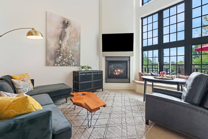 Bend Brownstone -Rare Dt Retreat-inquire For Price - Bend, OR