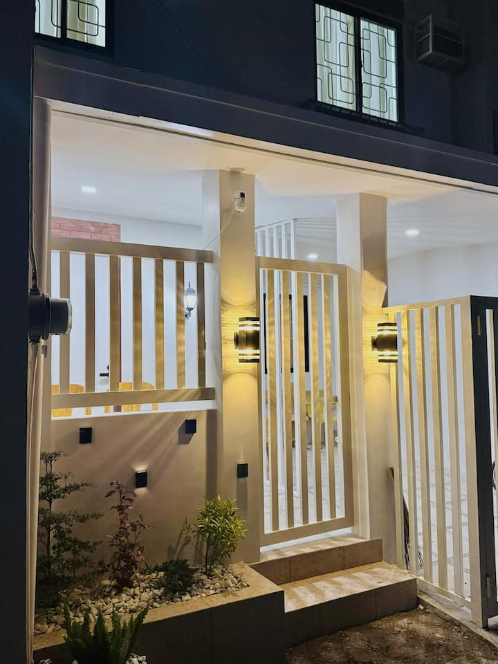 The Warm Vibe | Cozy 2br • Day Stay Option - Candelaria, Philippines