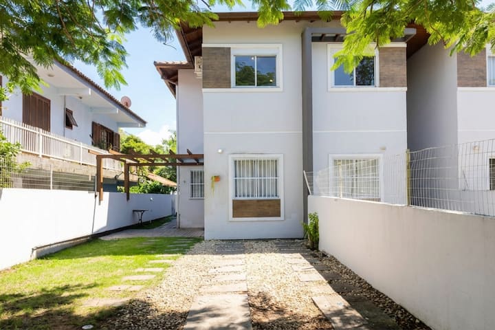 Casa 3q C/ Banheira, Wifi, 400m Da Praia + Churras - Florianópolis