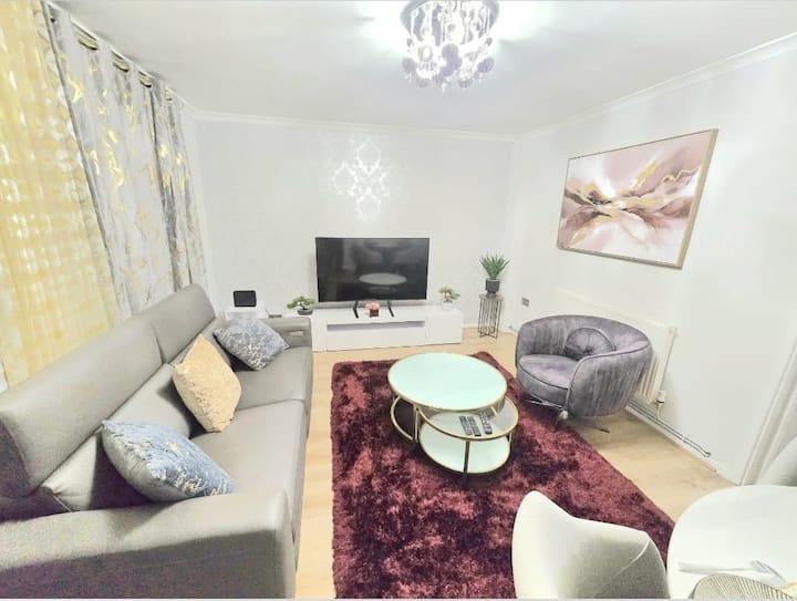 Charming 2br Maisonette In Hornchurch W/ Parking - Romford