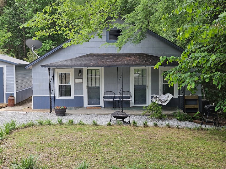 Blue Cottage - Jackson, TN