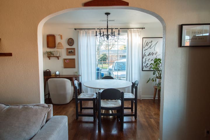 Centrally Located Cozy House - Springfield, OR