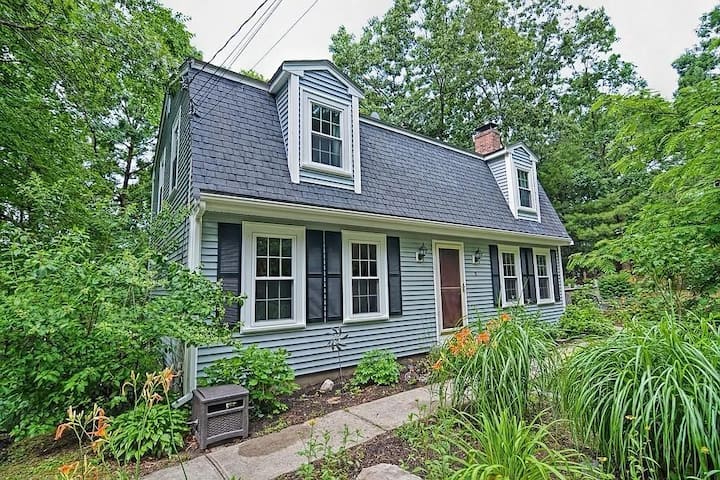 A Cozy Lake Like Oasis. - Foxborough, MA