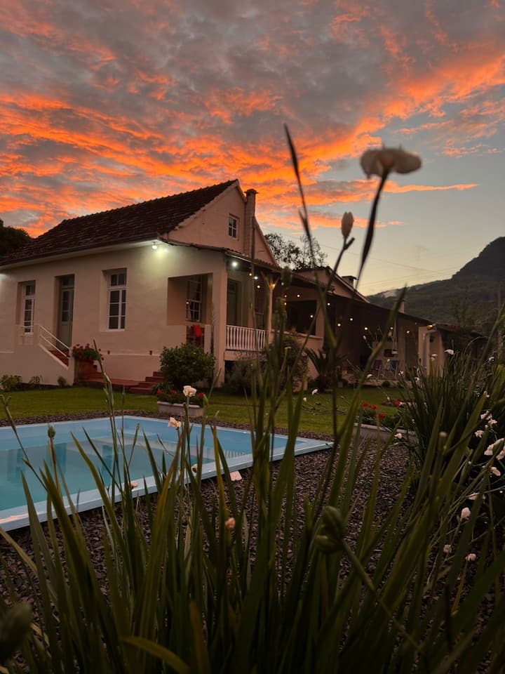 Refúgio Rústico Com Piscina  – Wi-fi Fibra". - Colinas