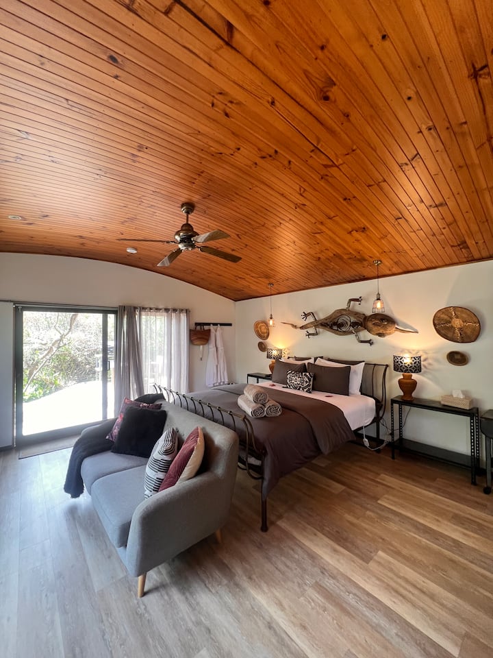 Stylish Couples Retreat Direct Beach Access + Spa - Shire of Mornington Peninsula