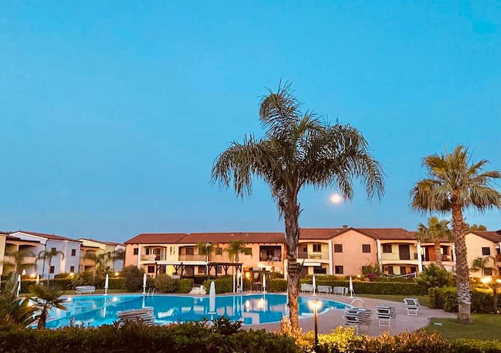 Villetta Con Giardino E Piscina A 500m Dal Mare - Policoro