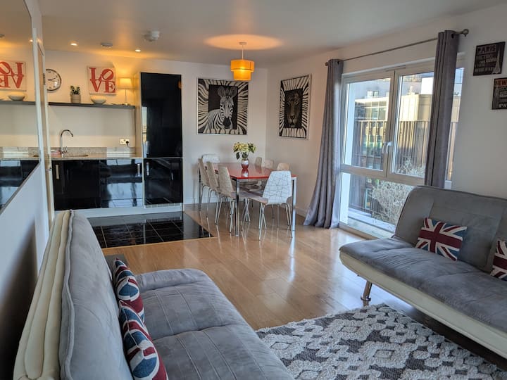 3 Bedroom, Riverfront Flat. North Greenwich, Excel - London