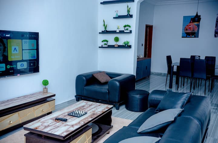 Modern Luxury 2-bedroom Guesthouse – Upstation Bda - Cameroon