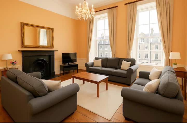 3br Prestigious Flat In City Centre - Edinburgh