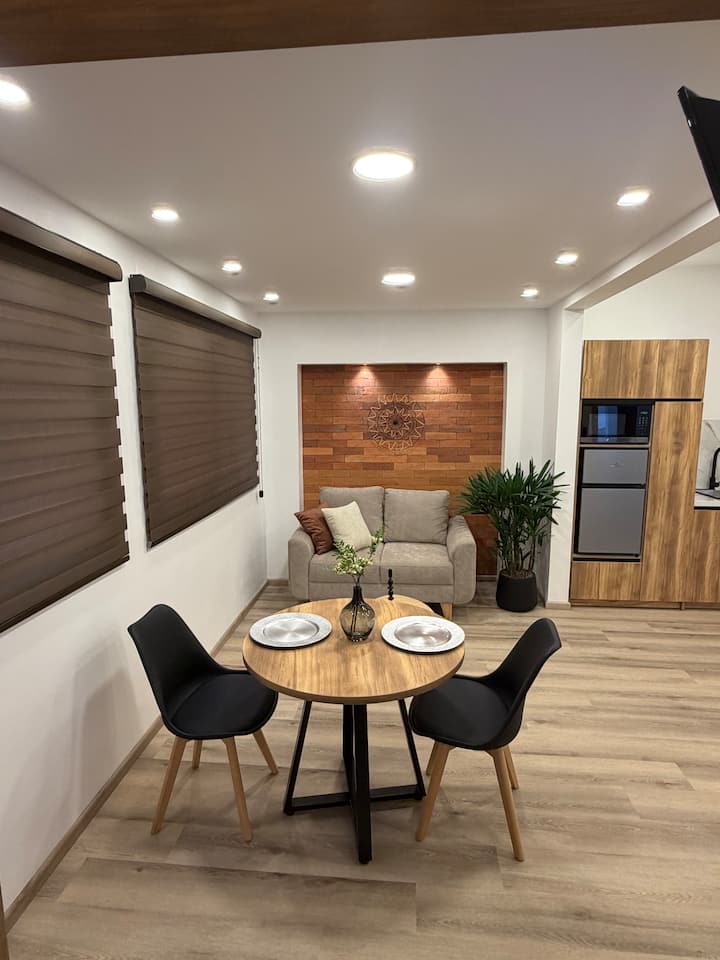 Suite Black & White (Incluye Lavandería) - Cuenca