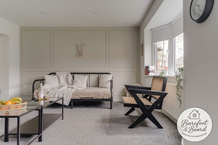 Contractor Friendly 3bdr Home | Parking For Vans - Hertfordshire