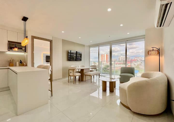 Alojamiento Elegante Y Cómodo Con Vista Al Mar. - Manta