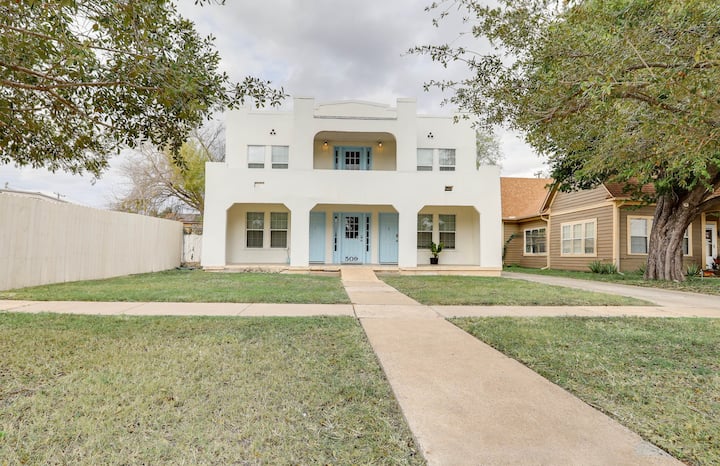 Beautiful Historical 1935 Renovated 4-plex Unit 2 - Harlingen, TX