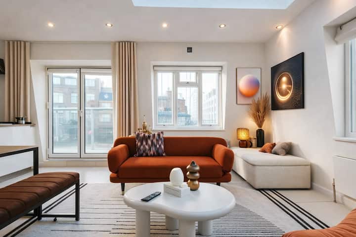 Art-filled 2 Bedrooms Soho Flat - Sleeps Up To 6 - Central London
