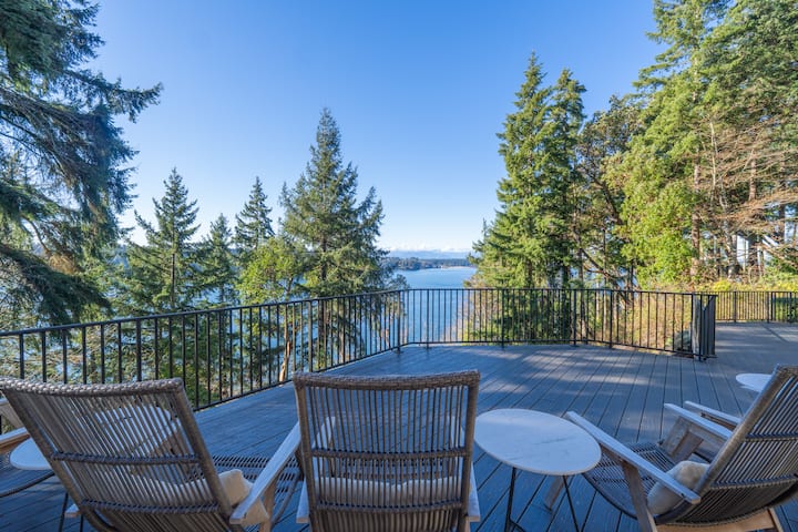 Luxury Home, Beach, Spa, Views, Natural Setting - Bainbridge Island, WA